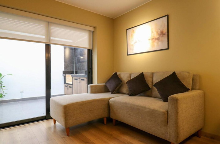 Spacious 2br With Private Terrace & Parking In San Isidro - Lima