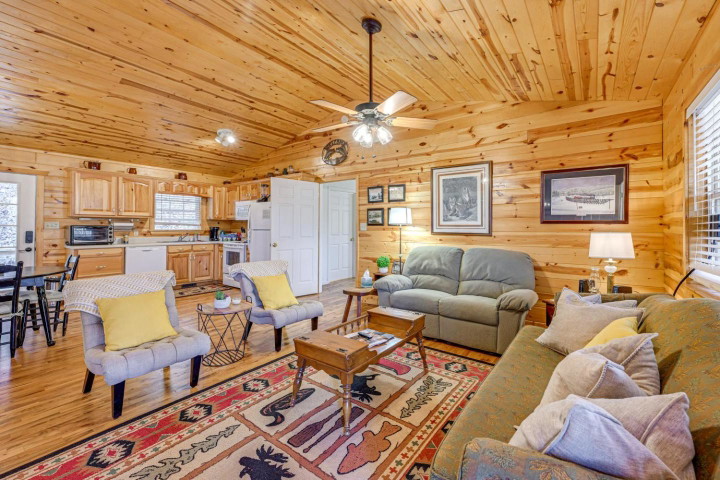 8 Mi To Chattooga River: Pet-friendly Mtn Cabin - Clayton, GA