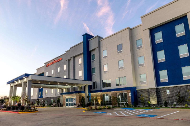 Hampton Inn & Suites Cleburne - Joshua, TX