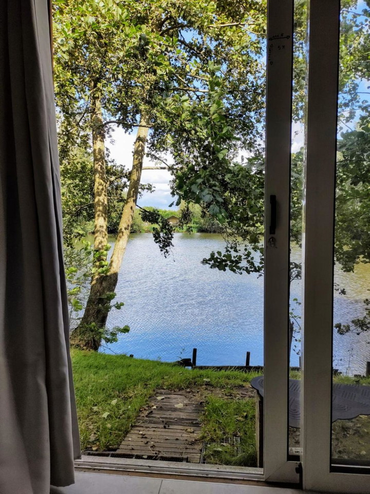 Huisje Aan Het Water - United Kingdom
