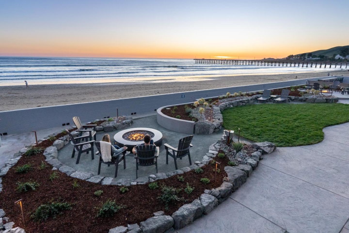 Shoreline Inn...on The Beach - Cayucos, CA