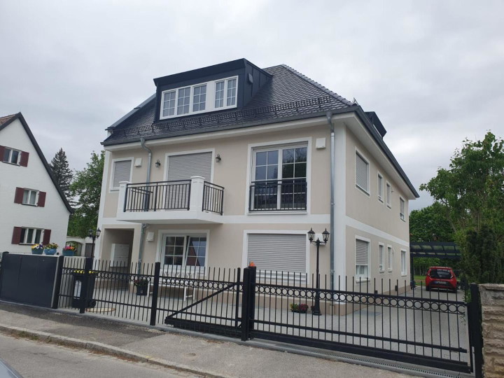 Moderne Dachgeschosswohnung In Exklusiver Villa - Munich