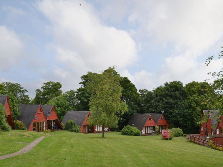 Coastal Chalet - Sleeps 6 - Pool - Parking - Dover