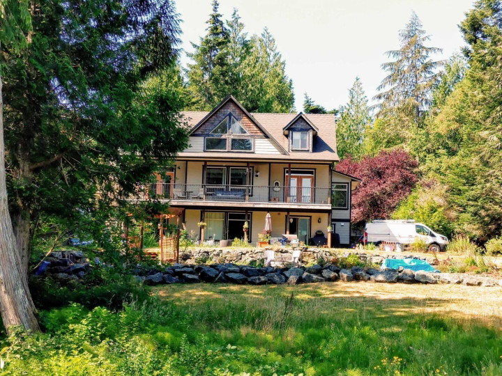 Davidson Lake House - Vancouver Island
