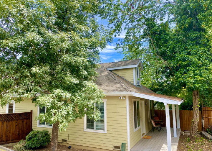 Charming Downtown Cottage - Grass Valley, CA