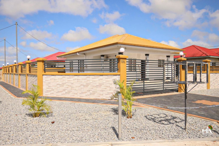 Vakantie Woning Met Veranda - Suriname