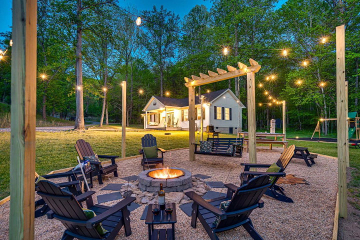 Shenandoah Family & Dog Friendly Cabin - 5 Min Walk River With Private River Access, Bbq, Playground, Fire Pit - Shenandoah, VA