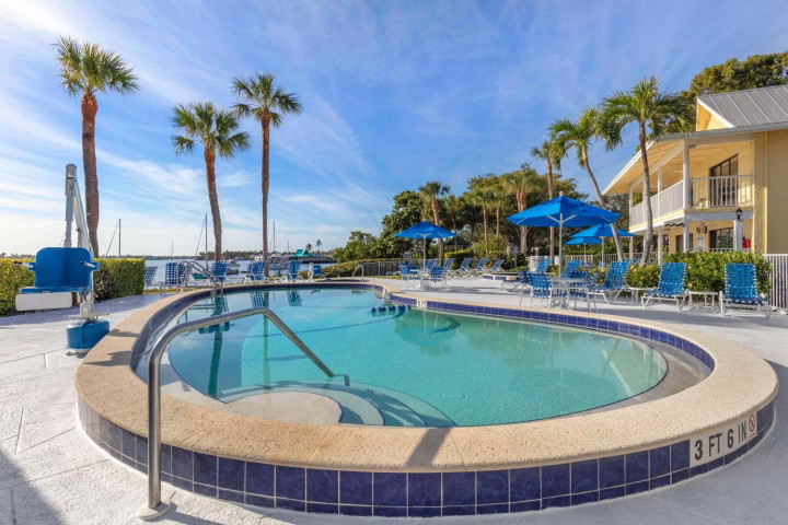 Hilton Vacation Club Charter Club Naples Bay - Naples, FL