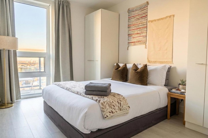 Olympic Village-sleeps 5-ac Mtn & Cityviews - North Vancouver