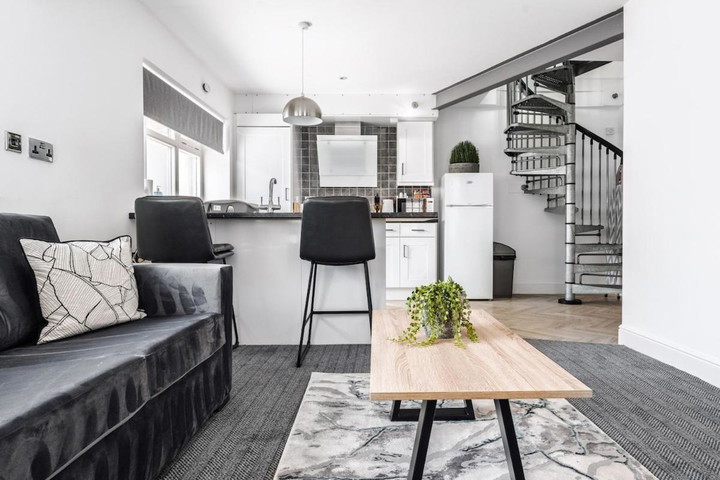 Modern Unique Duplex Apartment In Town Centre - Lytham St Annes