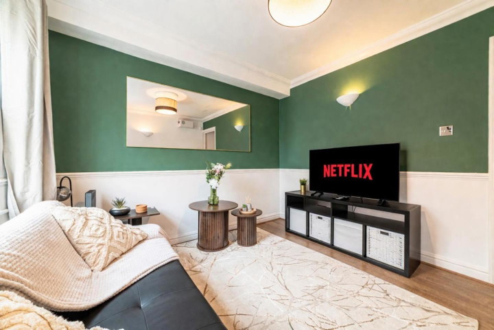 Chester House - 3 Bdr House With Free Parking - Sleeps 8 - Wokingham