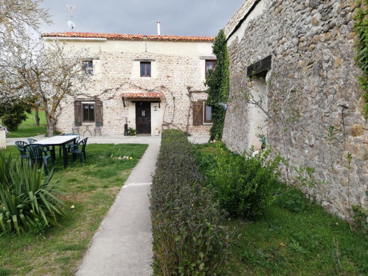 Algarabiastaying 2 Granja San Julián - Medina de Pomar