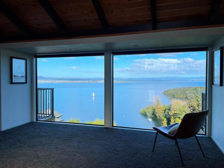 Taupo Lake House With Breathtaking Panoramic Views - 
