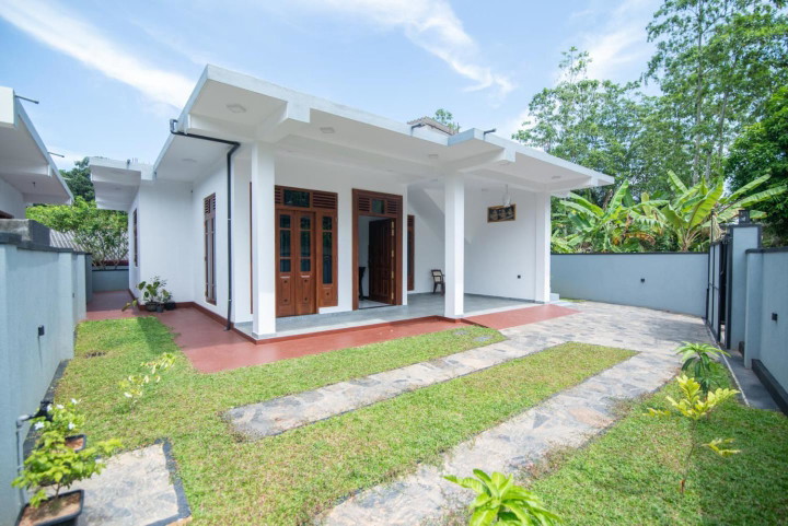 New Tropical Villa - Hikkaduwa