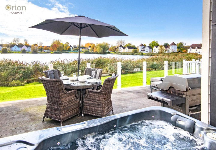Windrush Lake 66, Sun Kissed Lodge - Bibury