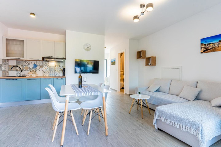 New 4 Star Apartment M&a In Town Cres - Cres