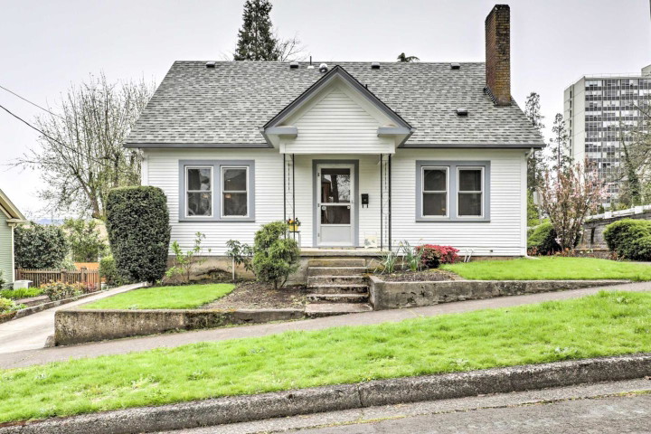 Central Eugene House W/ Updated Interior & Yard! - Eugene, OR