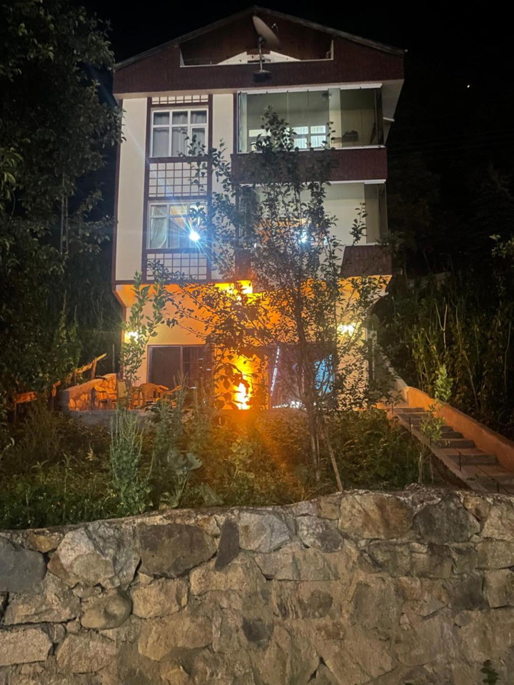 Uzungöl Nehir Kenarında Doğa Içinde Merkezi 3 Yatak Odalı Büyük Sui̇te Daire - Rize