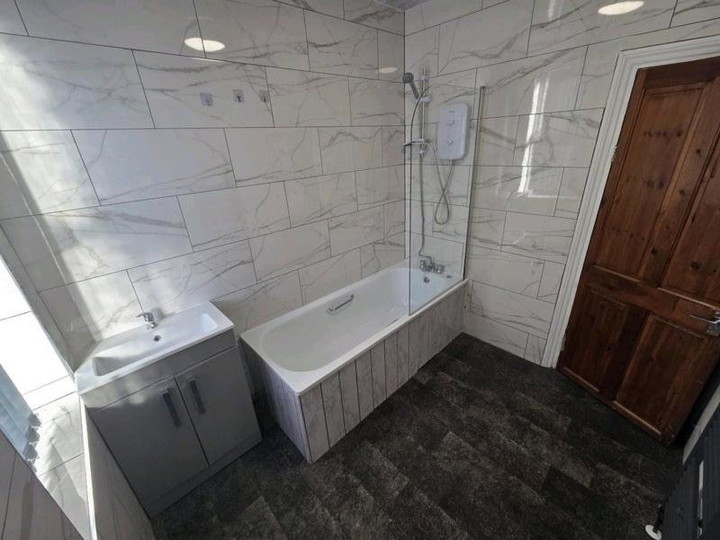 Room In Guest House - Leeds