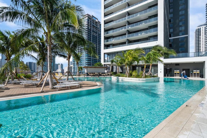 28th Floor Downtown Spacious Living & Bay Views - Miami
