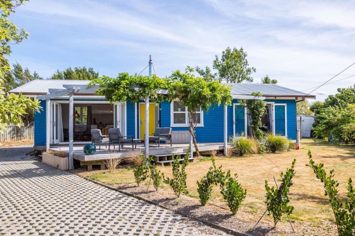 Little Blue Bach, Martinborough - Martinborough