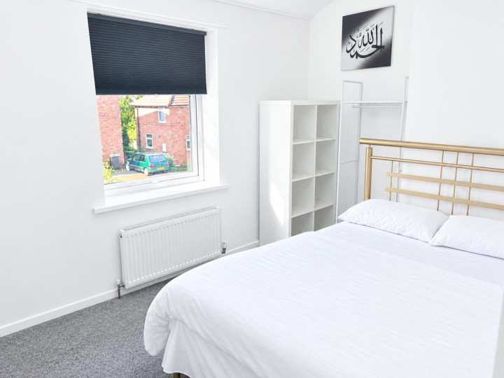 Excellent Central Private Double Room For Girls Or Couples Only -West Bromwich - Shared Accommodation - Birmingham