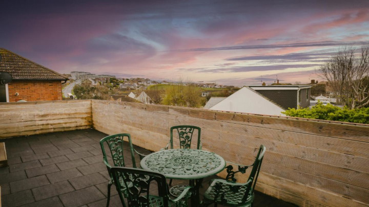 Freshly Renovated Apartment On High Street - Brighton Marina