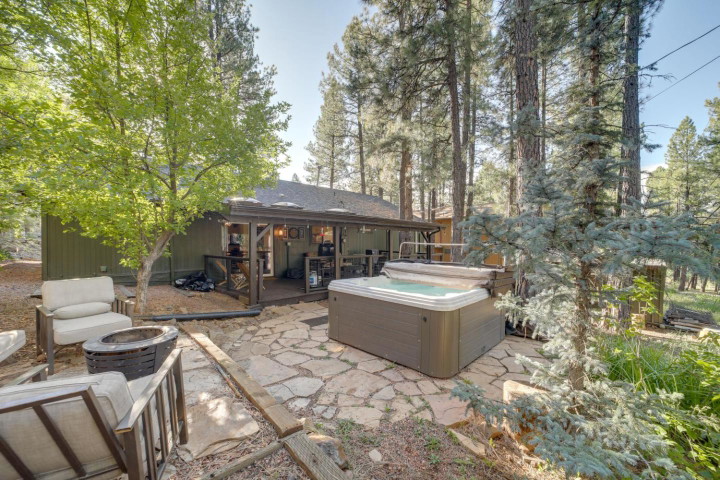 Hot Tub & Patio: Pet-friendly Cabin In Munds Park! - Munds Park, AZ