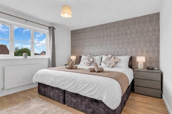 Sleeps 4 3 Bathrooms Wrexham Afc Driveway - Wrexham
