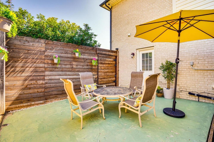 Explore & Unwind: Charming Bedford Apartment - Bedford, TX