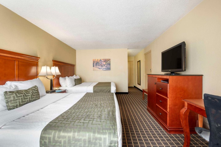 Best Western Plus Bridgeport Inn - Bridgeport, WV