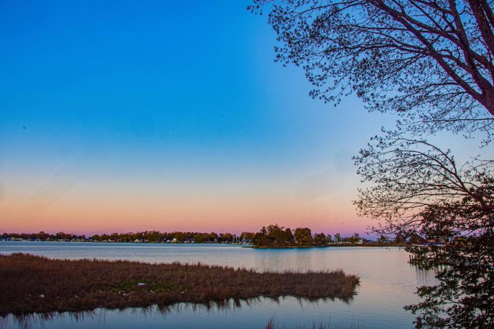 Colonial Beach Bay House With Views & Canoe - Colonial Beach, VA