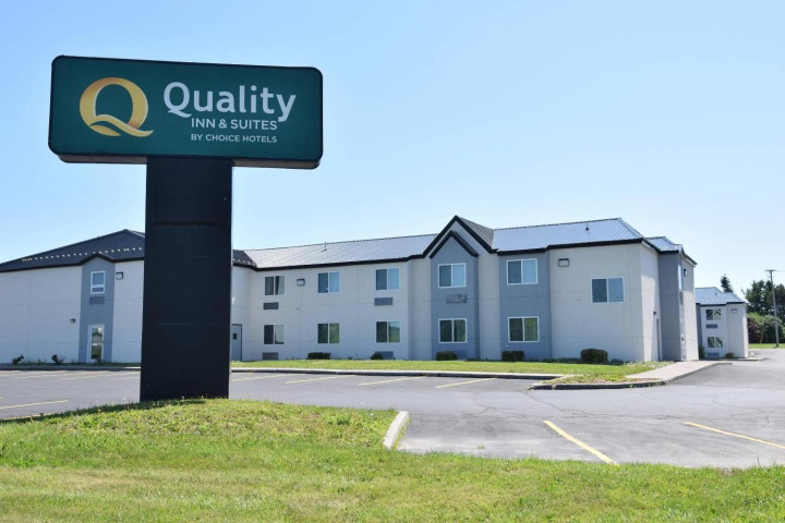 Quality Inn & Suites Watertown Fort Drum - Watertown, NY