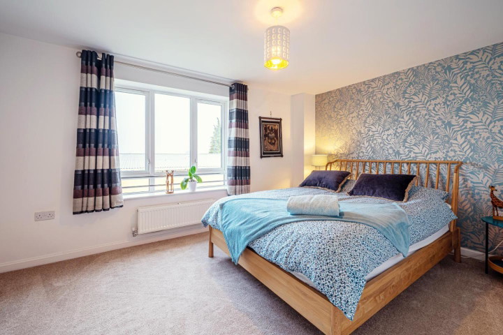 Modern Townhouse - Sleeps Up To 6 - Maidenhead