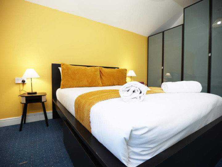 Pentre Place By N And N Stays, Spacious Four Bedroom House In Cardiff, Suitable For Contractors, Corporate & Families Visiting The Area, Long Stays Welcome, Close To Principality Stadium, Town Centre And Train Station, Free On Street Parking And Fast Wifi - Cardiff