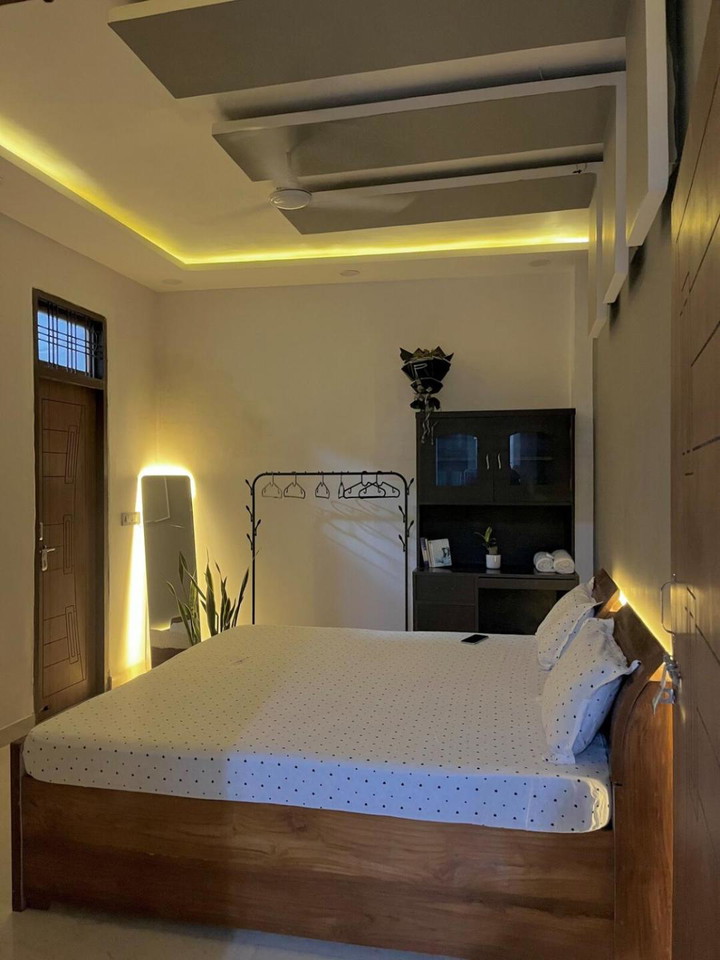 The Warm Canvas Modern 1bhk In Lucknow - Lucknow