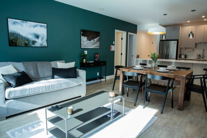 Ski & Tee Retreat Bright Three Bedroom And Hot Tub - Revelstoke