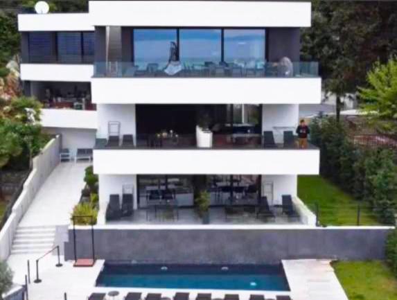 Aparthotel Villa V With Heated Pool, Parking And Breakfast - Croatie