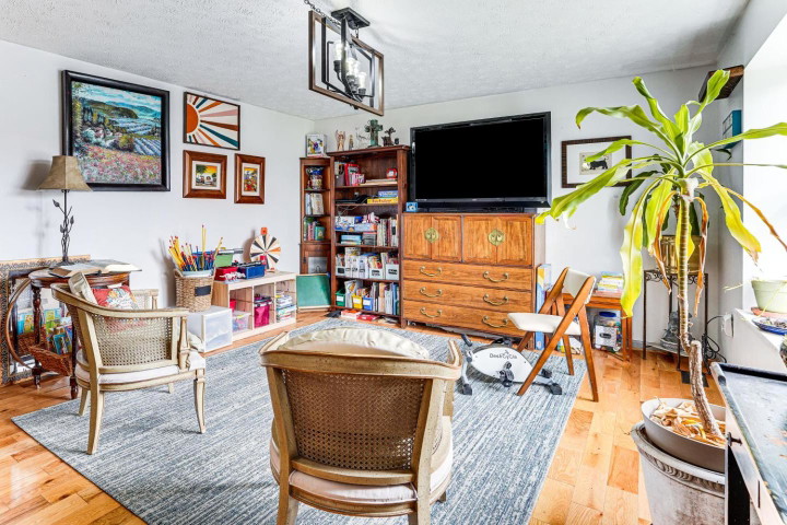 Near Trails, Parks & Orchards: Germantown Retreat - Gaithersburg, MD