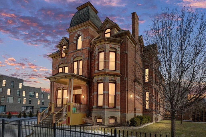 Lumber Barons Detroit Brush Park Penthouse 3br 2 Kings 1 Queen 2 Baths 1 Car Garage - Windsor, ON, Canada