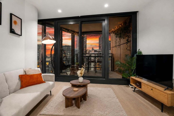 Skyline 2br Sunset Retreat Balcony Bar & Views - Kensington