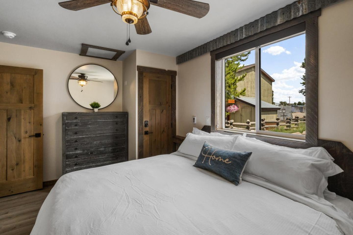 Cozy 1-bedroom Condo In West Yellowstone, 1 Minute To Park! Little Tuckaway - West Yellowstone, MT