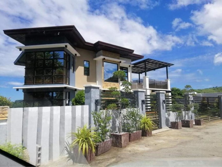 Villa - Sleeps 10 - Communal Pool - Parking - Mariveles