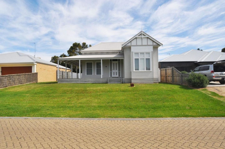 Paperbark Homestead - Inverloch
