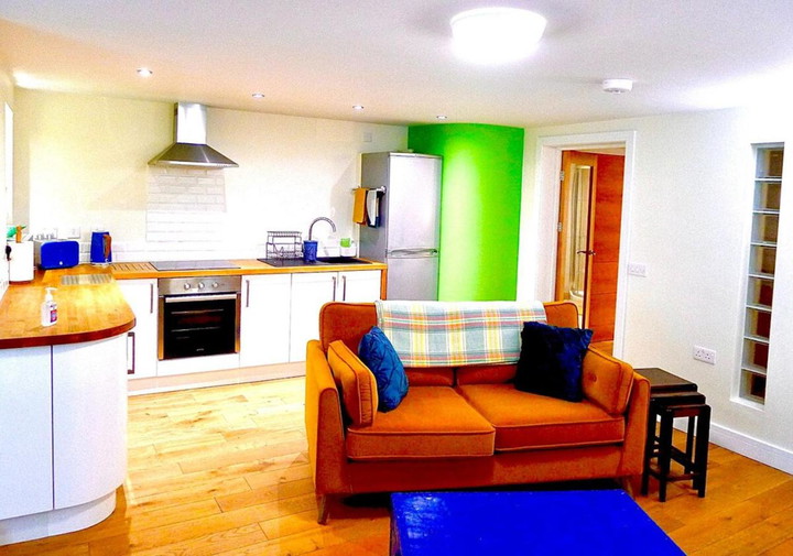 “Dragons Den” Centrally Located Modern Apartment - Ceredigion