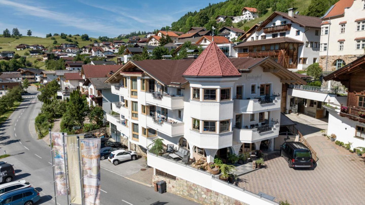 Laudegghof Ladis - Apartments With Castle Views - Fiss