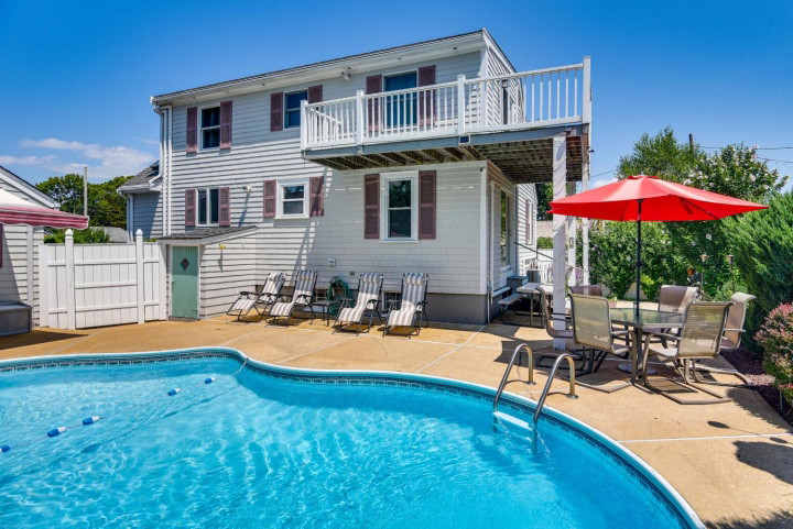 3 Mi To Dtwn & Beach! Bristol Home W/ Patio - Barrington, RI