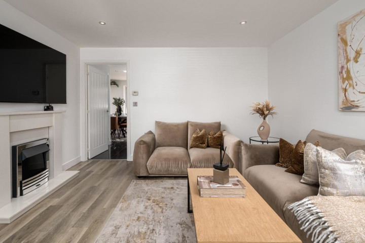 Spacious 4br Home With Garden, Free Parking & Fast Wi-fi - Maidstone