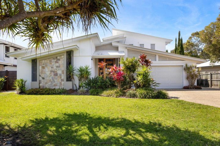 Beecheyana North - Beach Villa With Heated Pool - Maroochydore