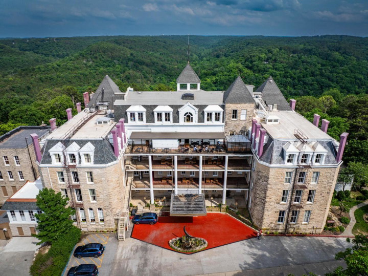 1886 Crescent Hotel And Spa - Beaver Lake, AR